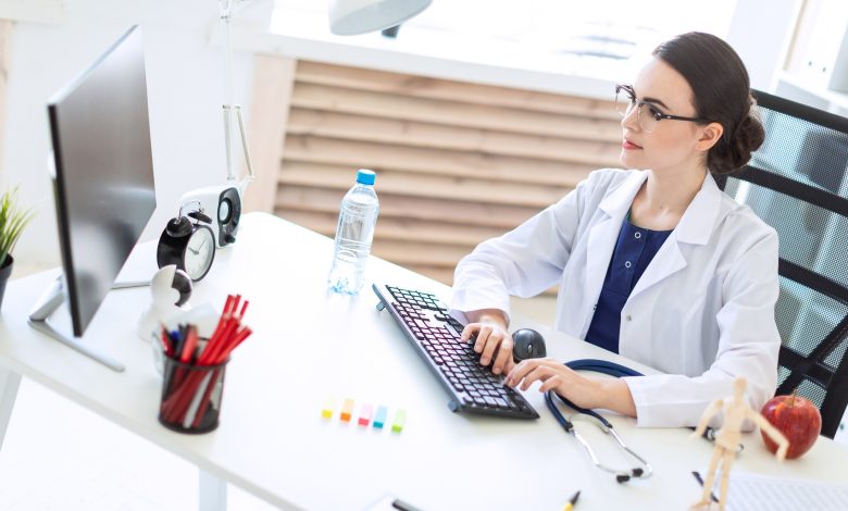 Devenir secrétaire médicale : tout savoir sur ce métier - esculape